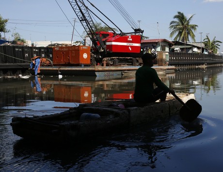 Filipino Riding On Makeshift Raft Paddles Editorial Stock Photo - Stock ...