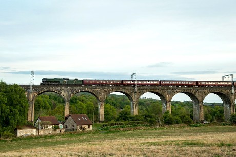 Flying Scotsman Avon Viaduct Linlithgow West Editorial Stock Photo ...