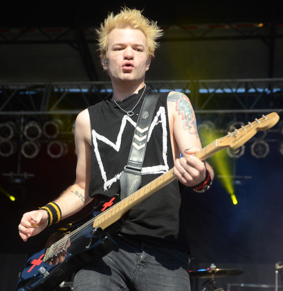51 Singer of sum 41 Stock Pictures, Editorial Images and Stock Photos ...