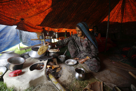 Nomadic Bakerwal Woman Prepares Meals Her Editorial Stock Photo - Stock ...
