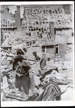 45 Wwii ww2 air raid shelter Stock Pictures, Editorial Images and Stock ...