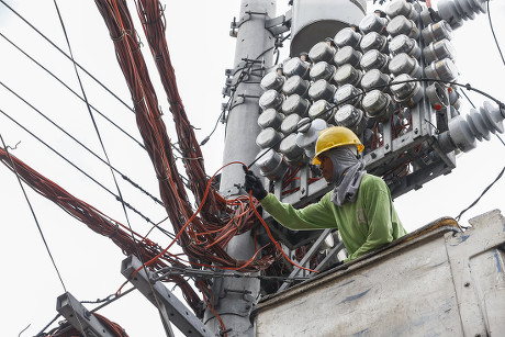 Filipino Installs Electric Cable Connections Residential Editorial ...