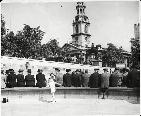 45 Wwii ww2 air raid shelter Stock Pictures, Editorial Images and Stock ...