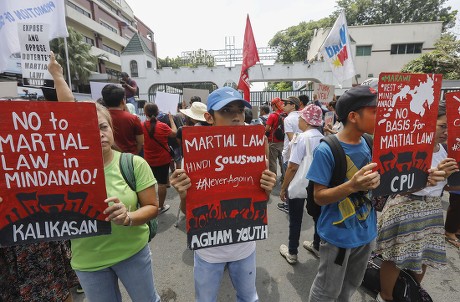 Filipino Protesters Hold Antimartial Law Signs Editorial Stock Photo ...