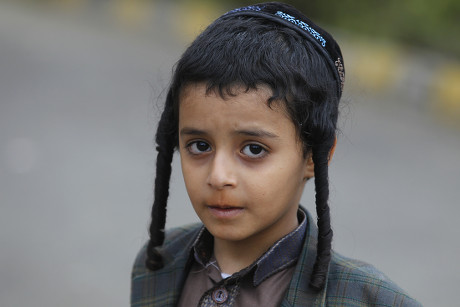 Member Yemeni Jewish Community Waits Receive Editorial Stock Photo ...