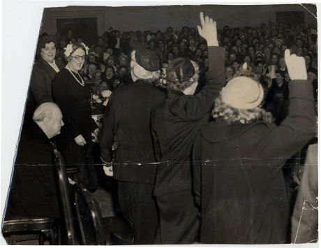 57 Great ovation Stock Pictures, Editorial Images and Stock Photos ...