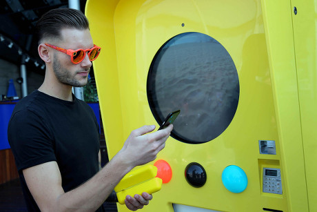 Tourist Purchases Snapchats Spectacles Goggles Snapbot Editorial Stock ...