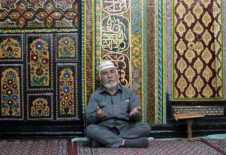 Kashmiri Muslim Prays During Fasting Month Editorial Stock Photo ...