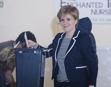 British General election voting, Glasgow, United Kingdom - 08 Jun 2017 ...