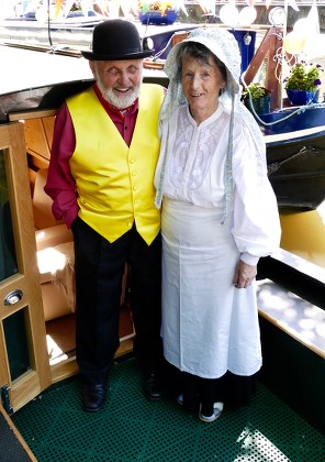 Narrow Boat Owners Traditional Costumes Editorial Stock Photo - Stock ...