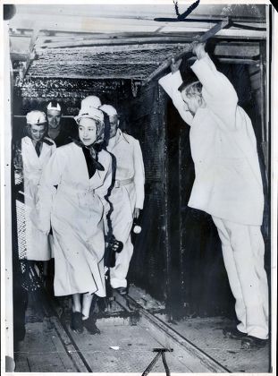 Princess Margaret 7th April1954 Visiting Calverton Editorial Stock ...