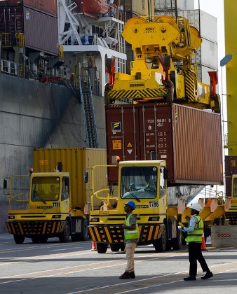 Container Ship Unloaded Hamad Port Managed Editorial Stock Photo ...