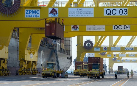 Container Ship Unloaded Hamad Port Managed Editorial Stock Photo ...