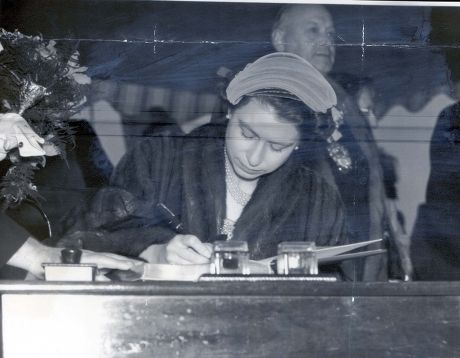 Queen Elizabeth Ii Writing November 1955 Editorial Stock Photo - Stock ...