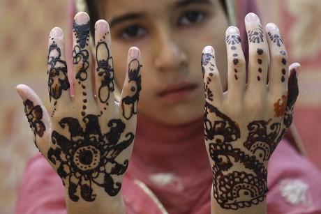 Pakistani Girl Shows Her Hands Henna Editorial Stock Photo - Stock ...