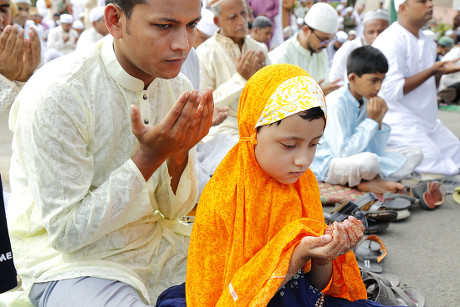 Eid al-Fitr celebrations in Dhaka, Bangladesh - 26 Jun 2017 Stock ...