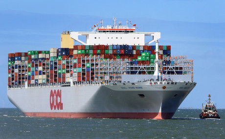 Tugboat Maneuvers Almost 400 Meters Long Editorial Stock Photo - Stock ...