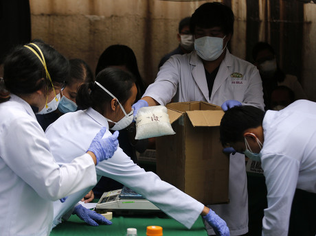 Filipino Laboratory Personnel Philippine Drug Enforcement - Foto de ...
