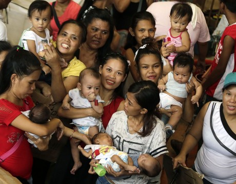 Filipino Mothers Holding Their Babies Stand Editorial Stock Photo ...