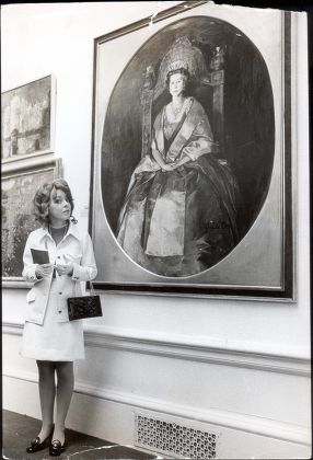 Queen Elizabeth Ii May 1969 Artist Editorial Stock Photo - Stock Image ...