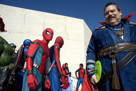 Convention Goers Participate Photo Shoot People Editorial Stock Photo ...