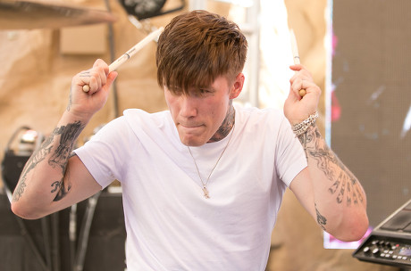 5 Mgk playing drums Stock Pictures, Editorial Images and Stock Photos ...