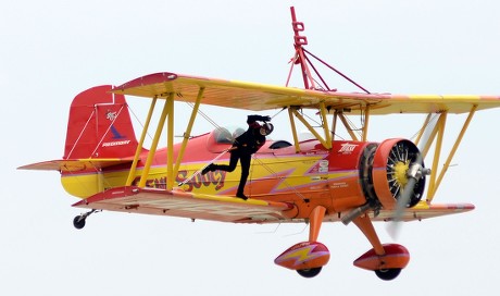 13 Aerial wing walker Stock Pictures, Editorial Images and Stock Photos ...