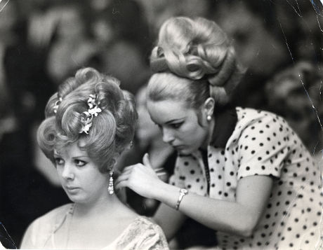 Hairdresser 19yearold Miss Janet Mclean Scunthorpe Editorial Stock ...