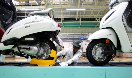 Employees Work On Twowheeler Assembly Line Editorial Stock Photo ...