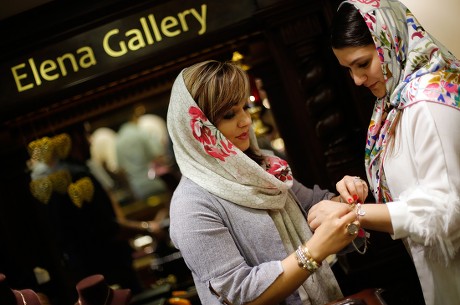 49 Prospective customer Stock Pictures, Editorial Images and Stock ...