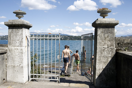 People Enjoy Sunny Weather Geneva Lake Editorial Stock Photo - Stock ...