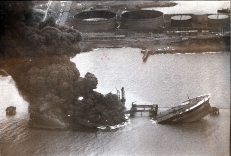 Oil Tanker Betelgeuse Exploding Offshore Jetty Editorial Stock Photo ...