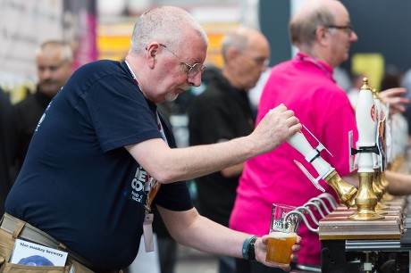 Beer Stall Staff Pulling Pint Pump Editorial Stock Photo - Stock Image ...