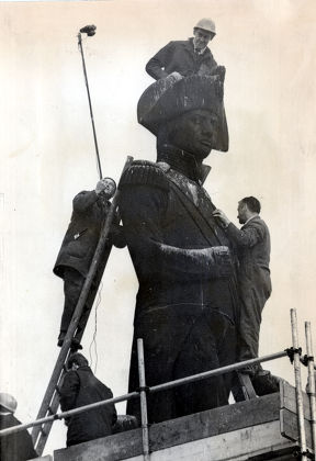 Nelsons Column Trafalgar Square Showing Statue Editorial Stock Photo ...