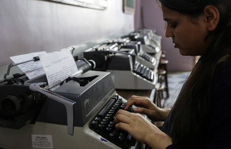 Manual Typewriters Abhyankar Shorthand Typewriting Institute Editorial ...