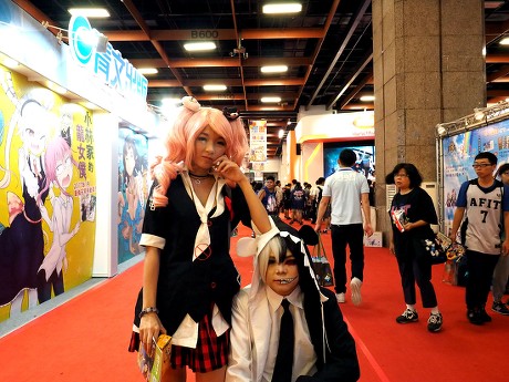 Two Cosplayers Pose Photographs 2017 Comic Editorial Stock Photo ...