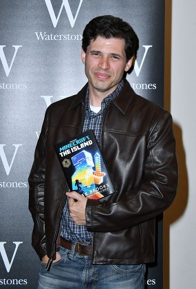 __COUNT__ Max Brooks 'Minecraft: The Island' book signing, London, UK ...