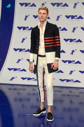 6 Mgk vma vmas wearing thom browne black red color colored colour ...