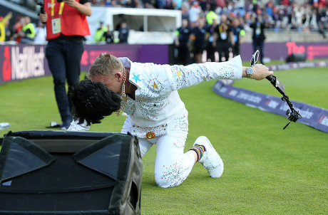 Freddie Flintoff Dressed Elvis Singing Falls Editorial Stock Photo ...