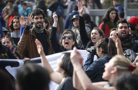 Chilean students protest against draft law on State University ...