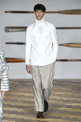 imágenes de DAKS show, Runway, Spring Summer 2018, London Fashion Week ...