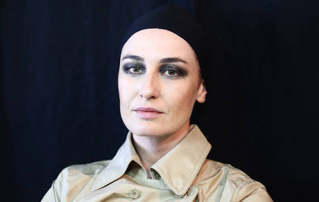 Model Erin Oconnor Poses Portrait Backstage Editorial Stock Photo ...