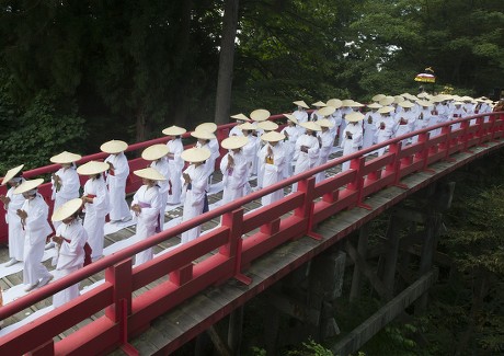 Blindfolded Japanese Women Participants Walk Across Editorial Stock ...