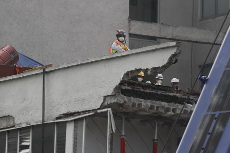 Rescue Workers Continue Searching Collapsed Building Editorial Stock ...