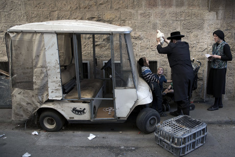 Kaparot ritual performed in Jerusalem ahead of Yom Kippur, Israel - 27 ...
