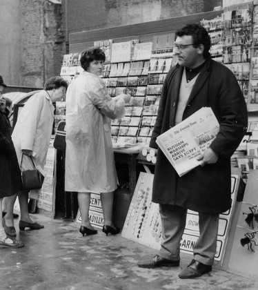 Martin Burney Street Trader Who Runs 新闻传媒库存照片 - 库存图片 | Shutterstock