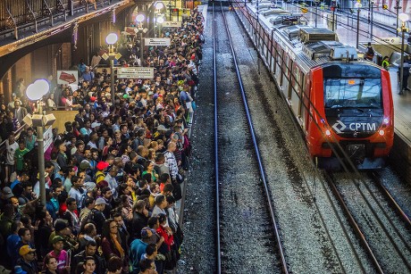 Crowded railway station in Sao Paulo, Brazil - 09 Oct 2017 Stock ...