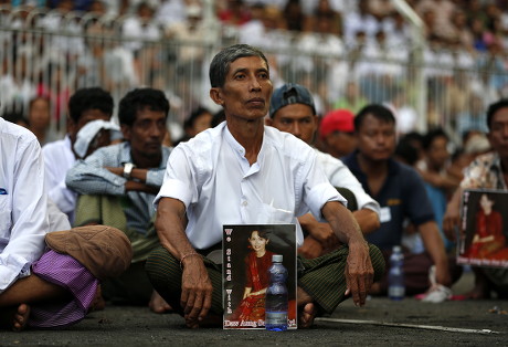 People Attend Interreligious Gathering Prayer Peace Editorial Stock ...