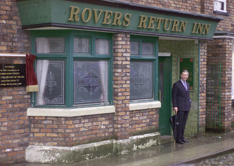 2 Visiting the rovers return pub in coronation street Stock Pictures ...