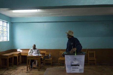Kenyan Casts His Vote Mutomo Primary Editorial Stock Photo - Stock ...